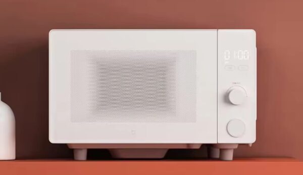 What materials are suitable for microwave ovens?